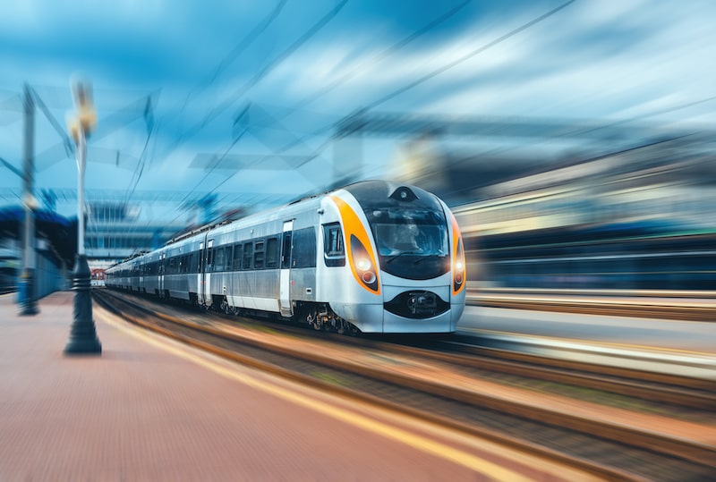 On-board braking and traction resistor for railways
